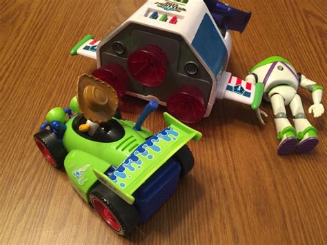 Toy Story Buzz Lightyear Space Ship 2 Buzz Figures And Woody In Car
