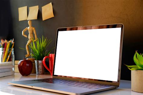 로프트 작업 영역 크리에이 티브 Hipster 데스크톱 빈 흰색 컴퓨터 화면 및 공급 모의 갈색에 대한 스톡 사진 및 기타