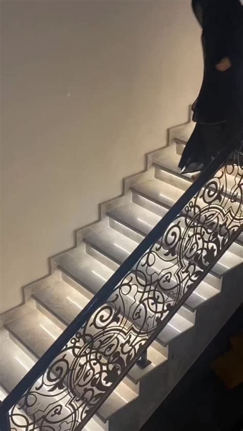 ‎عبايات تخرج🇸🇦 جاكيتات سنيور بروشات‎ ‎‏عبايات تخرج 2025 نستقبل