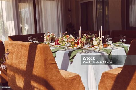 레스토랑 미적 축제 테이블 세팅 햇빛 그림자 아래 꽃꽂이 0명에 대한 스톡 사진 및 기타 이미지 0명 가을 개체 그룹 Istock
