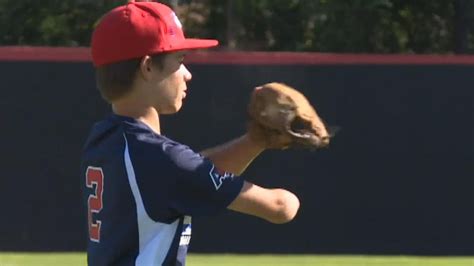 One Handed Baseball Player 13 Has Sights Set On Majors Man Hitting