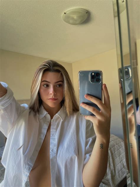 Bedroom Selfie Ropenshirt