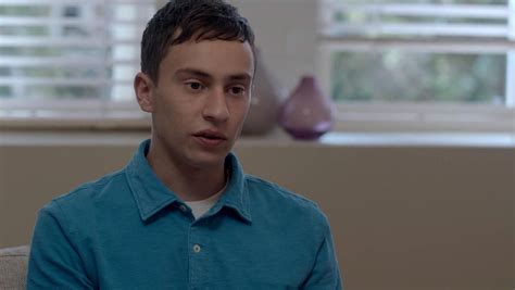 Who Plays Sam On Atypical Atypical Season 3 Cast Who Is In The Cast