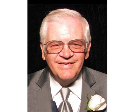 Robert Mcqueen Obituary 1945 2024 Decatur Il Decatur Herald