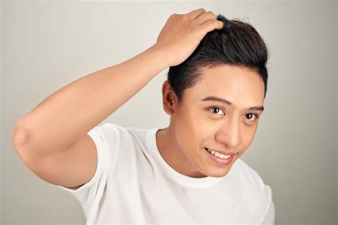 Heres How To Really Deal With Dandruff