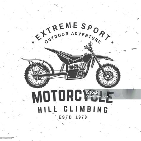 오토바이 언덕 오르기 로고 배지 스티커 벡터 산에서 극한의 점프와 경주를 위한 오토바이를 이용한 익스트림 스포츠 모노크롬 스타일 0명에 대한 스톡 벡터 아트 및 기타 이미지