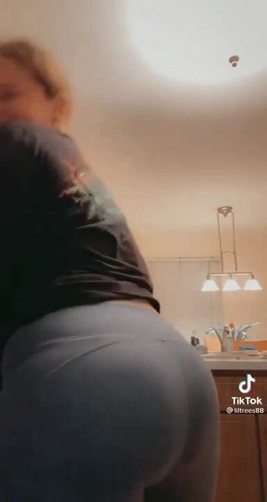 Girl With Big Butt Farts En Español