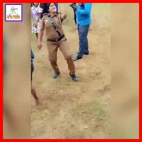 නැටුම් ටීච කෙනෙක් වෙන්න ඉදලා අම්මාගේ කිමට පොලිසියට ගිය කෙනෙක් නියමයි ලස්සනයි 👌💪 😀😀😀😀😀😀 By Live