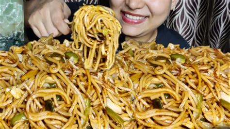 BAHUBALI CHOWMEIN THALI EATING CHALLENGE🥵🤤|| chowmein mukbang || Homemade Chowmein || VARSHA ...