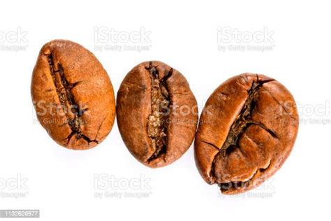 커피 원두 3 중간 볶은 커피 콩 매크로 보기 클로즈업 흰색 배경에 고립 0명에 대한 스톡 사진 및 기타 이미지 0명 갈색 개체 그룹 Istock