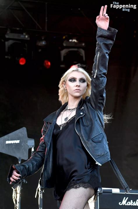 Taylor Momsen Performs On Stage During Innings Festival 2023 9 Photos
