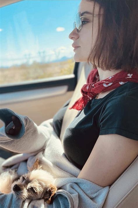 Joey King Scrolller