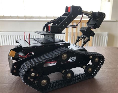 radio controlled yuewalker tracked chassis with robot arm instructables