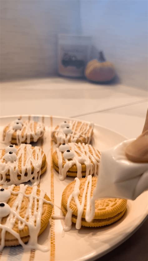 Easy To Make Halloween Mummy Oreos