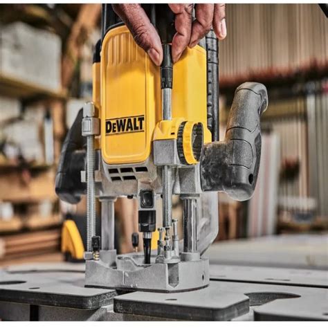 Фрезер сетевой DeWALT DWE625. Фирменный магазин Деволт Украина