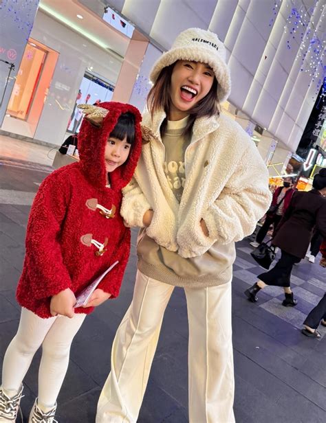 គួរឲ្យច្រណែន គង់ ចាន់ស្រីមុំ ឆ្លងឆ្នាំផុតប៉ុន្មានថ្ងៃហើយ នៅដើរលេងក្រៅស្រុកមិនទាន់ឆ្អែតទៀត