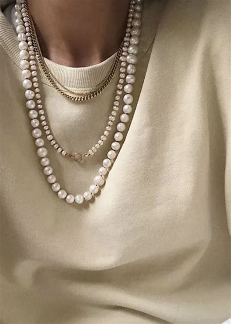 Style Guide How To Wear Pearl Necklaces Casually