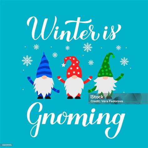 귀여운 만화 노움 겨울은 흰색에 고립 된 따필 서예 손 문자를 코밍입니다 스칸디나비아 북유럽 캐릭터 배너 포스터 인사말 카드 티셔츠 등을 위한 벡터 템플릿 T 셔츠에 대한