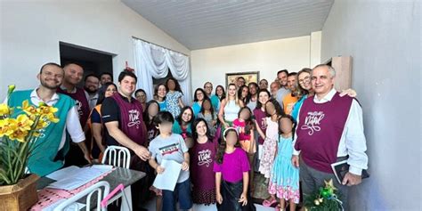 Igreja Reforma Casa De Família Carente Em Ação De Natal ‘praticando O Que Pregamos Guiame