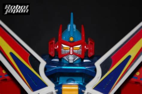 A Detailed Look At The Transforming Deluxe Bryger Robot Japan