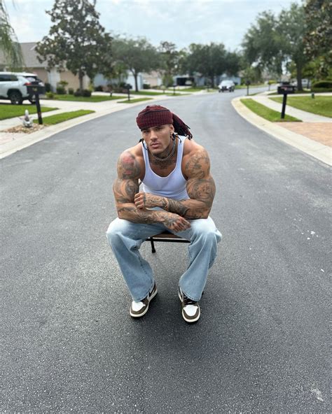 Kellen Rogers Its All In How You Walk 😆 Travel Travelhumor Relationships Relatable