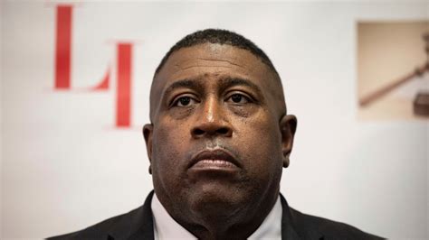 Fbi Agents Search Home Of Top Nypd Official Amid Allegations He