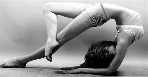 OMG This Bollywood Diva Is So Flexible That She Gives Complex To All Of Us RVCJ Media