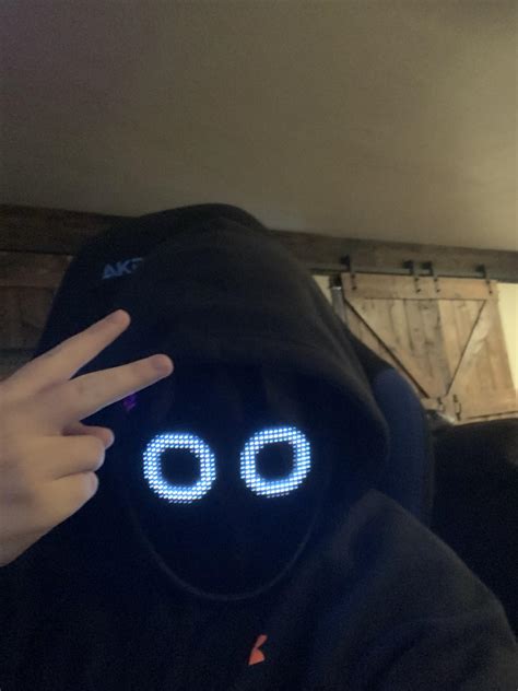 Boywithuke Behind The Mask At Carmen Rivet Blog