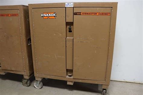 Knaack Model 139 Portable 30 X 72 X 70 Metal Job Master Cabinet