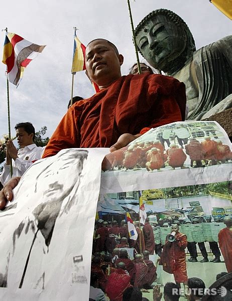 미얀마 폭동으로 인해 사망한 사진기자를 기리며 네이트 뉴스