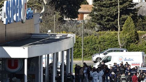 Теракт во Франции число жертв достигло четырех включая полицейского Bbc News Русская служба