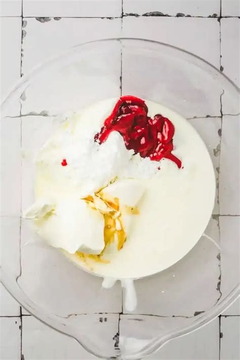 Easy Fresh Raspberry Whipped Cream Frosting Recipe Easy Fresh Raspberry Whipped Cream Frosting Recipe