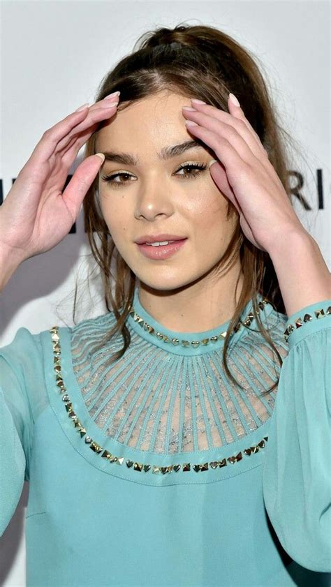 Follow Me For More Hailee Steinfeld Haileesteinfeld Haiz Haileesteinfeldlockscreens