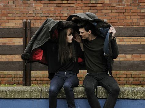 Що означає дощ під час побачення за народними прикметами