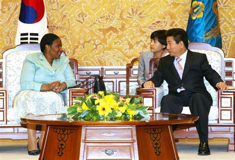 노무현사료관 음람보 누카 남아프리카공화국 부통령을 접견하는 노무현 대통령