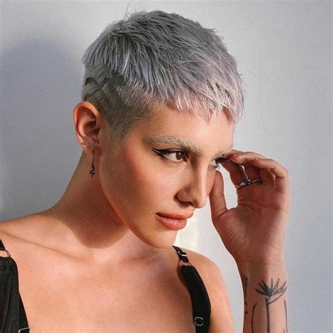 [15 Foto] Tagli Pixie Grigi Perché Scegliere Questa Particolare