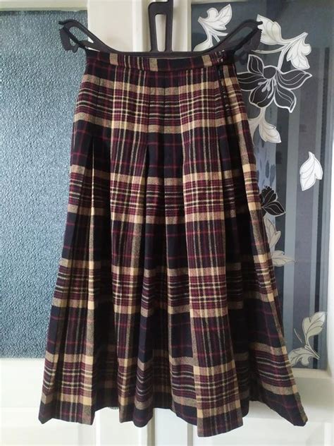 Вінтажна шерстяна міді спідниця в клітинку в стилі Dark Academia англія