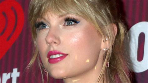 Taylor Swift Fans Are Furious Over A Sign Comparing Her Exes To