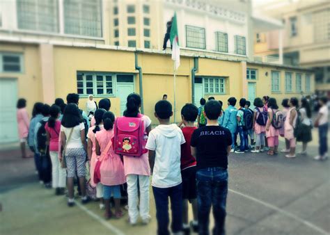 هنا الجزائر أبّ يعتدي على طالب لأنه اعترف بحبه لابنته انتظره أمام