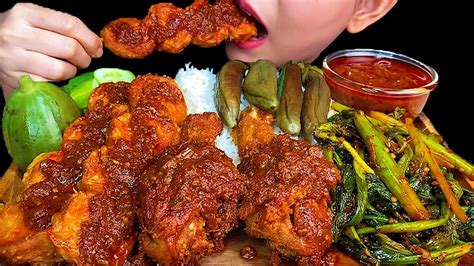 Eating Spicy Foodfried Chicken Fried Chicken Sausage Spicy Chili