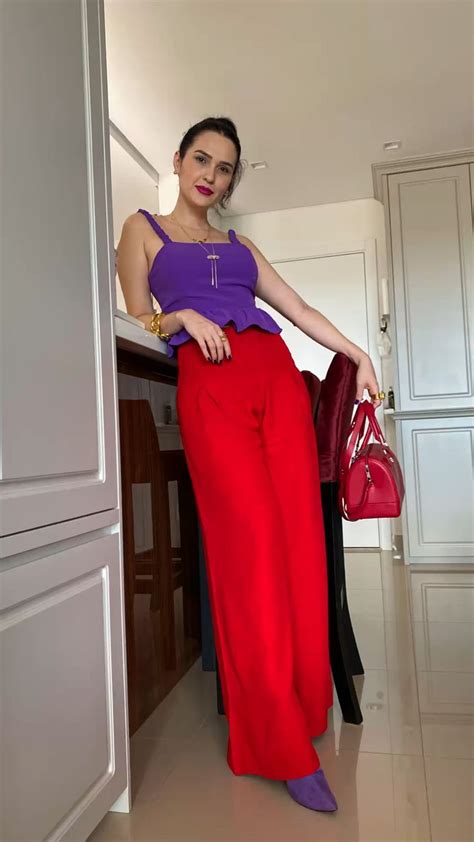 Combinação de cores de roxo o vermelho Looks Ideias fashion Combinação de cores