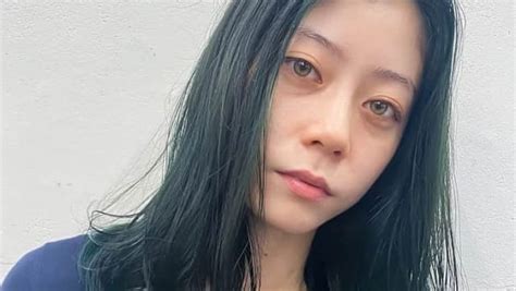【sumire（スミレ）】目の色はなぜ明るいの？生まれつきの裸眼だった