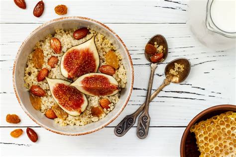 El Amaranto Del Gluten Y El Desayuno Libres De Las Gachas De Avena De