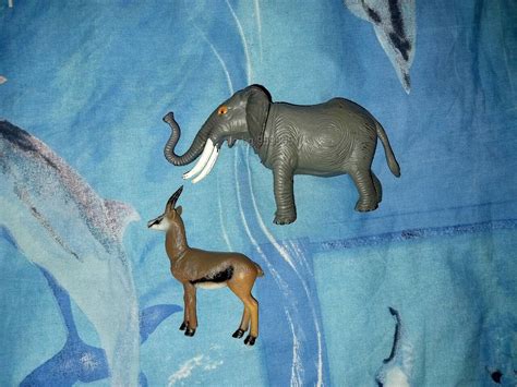 Фигури Слон Газела Играчки София Фигури Слон Газела състояние добро 7лв общо