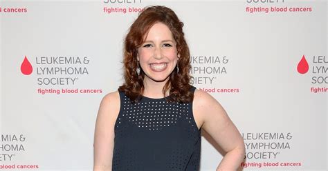 Saturday Night Live Star Vanessa Bayer Battled Leukemia As A Teen And Shes Now Helping Others