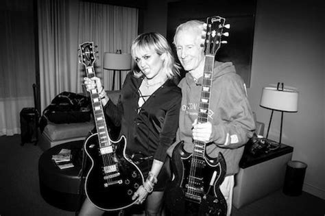 Miley Cyurs Si Prepara Per La Nyfw Gossip