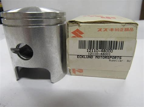 Nos Genuine Suzuki Piston Std Ts125 Tc125 Rv125 Ds125 12110 4800012110