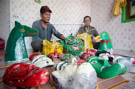 Topeng Ciri Khas Mak Yong Dari Pulau Mantang Bintan