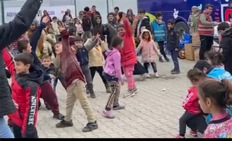 Gülümsemeye Devam Edin Çocuklar”