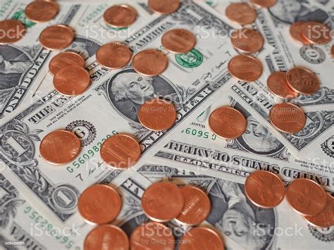 달러액에 동전 및 지급어음 1에 대한 스톡 사진 및 기타 이미지 1 1 달러 동전 미국 동전 1 달러 지폐 미국 지폐 통화 Istock